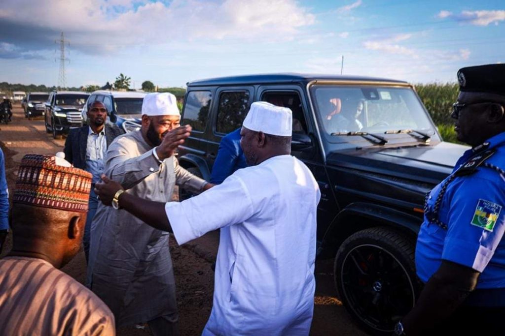 FARMER GOVERNOR UMARU BAGO GETS A ROUSING WELCOME BACK TO THE STATE ...